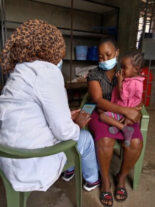 How health workers in Kibera are assessing sick children using a new ...